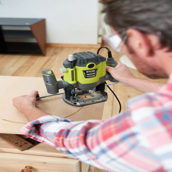 HANDÖVERFRÄS RYOBI RRT1600-K | BAUHAUS